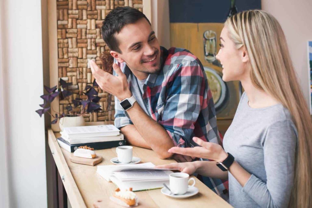 How To Approach A Guy (4 Easy Steps)