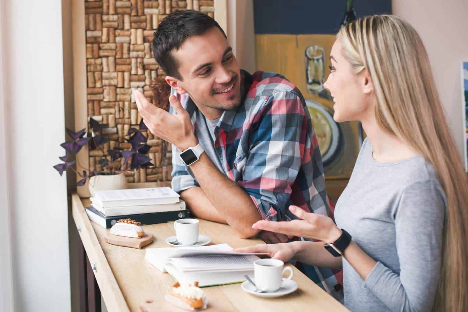 How To Approach A Guy (4 Easy Steps)