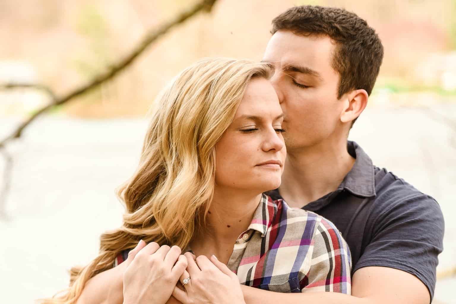 How to Make Someone Feel Better - 6 Steps to Make Someone Happy Today